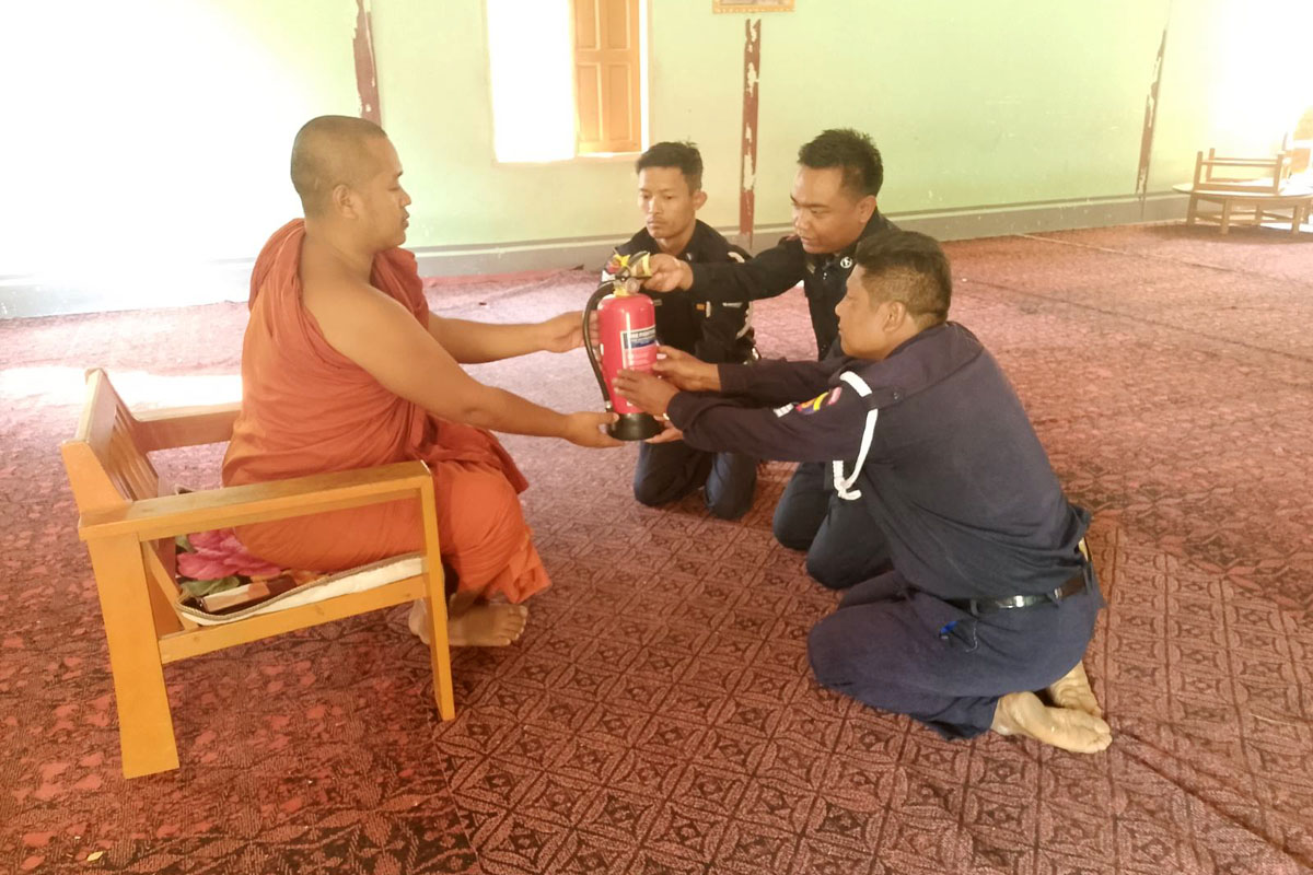 ဘုန်းတော်ကြီးကျောင်းများနှင့် စာသင်တိုက်များတွင် မီးသတ်ဆေးဘူးလှူဒါန်းခ